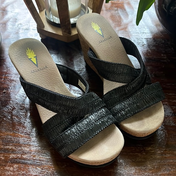 Volatile | Shoes | Volatile Wedge | Poshmark